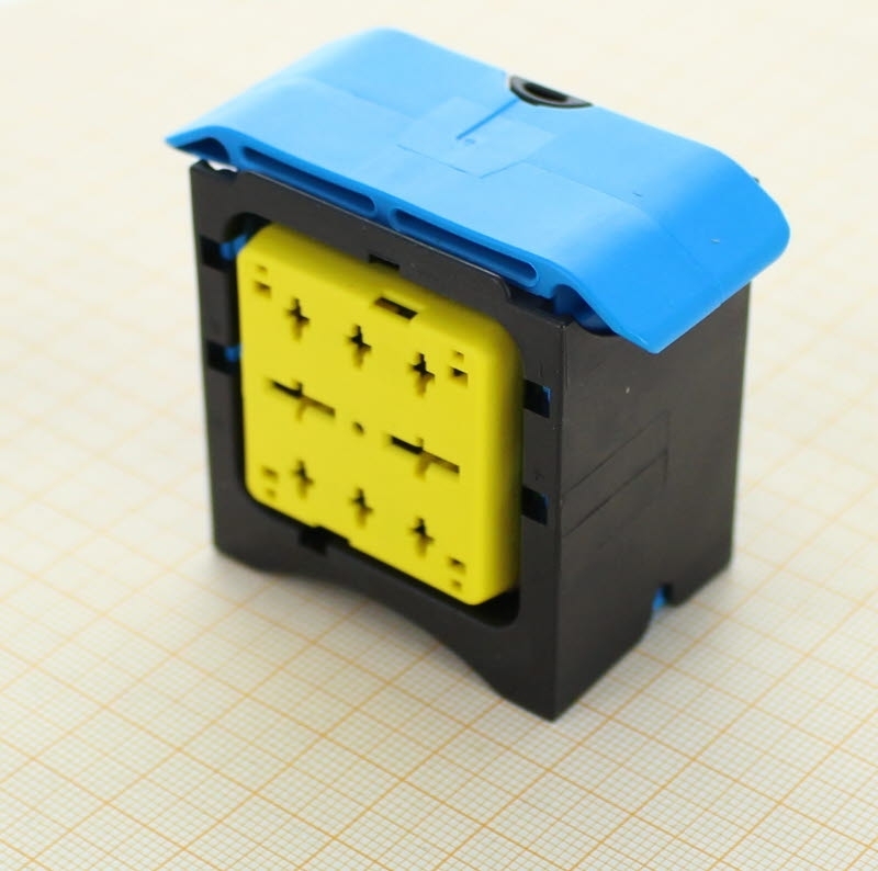 240PC089S0015 FCI Car electric plug