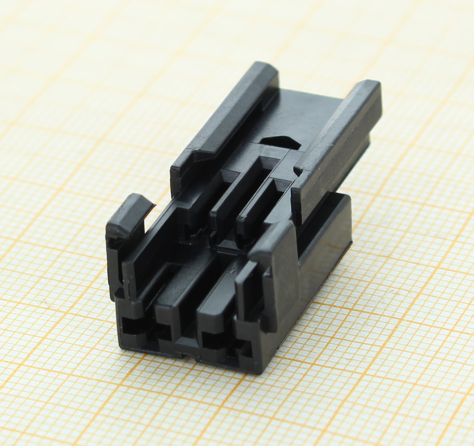 968182-1 Tyco Car Plug